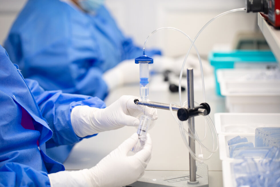 A Guide to Cleanroom Standards in Medical Device Packaging