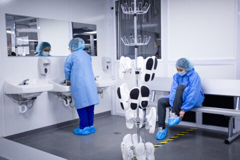 A Guide to Cleanroom Standards in Medical Device Packaging